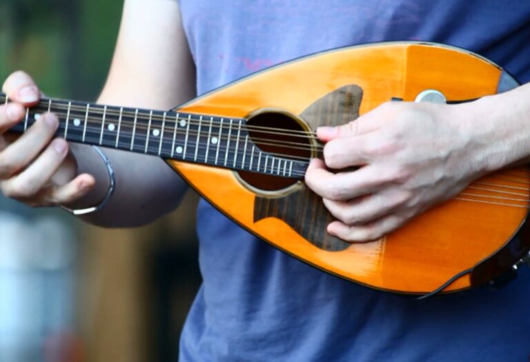 How to Tune a Mandolin - 7 Steps - Signature Sounds